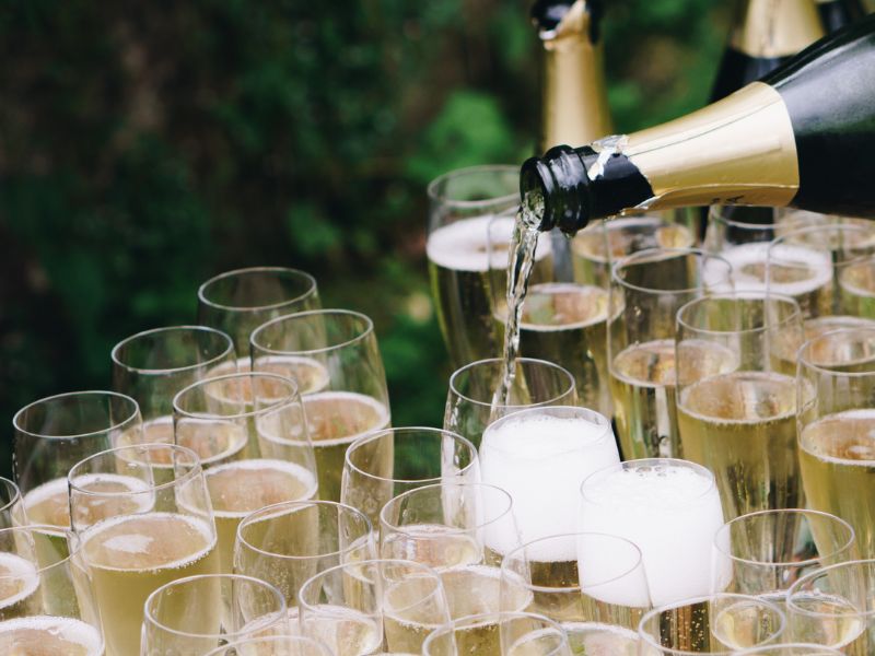 Champagne, Crémant, Prosecco a Cava – víte, jaký je mezi nimi rozdíl ...
